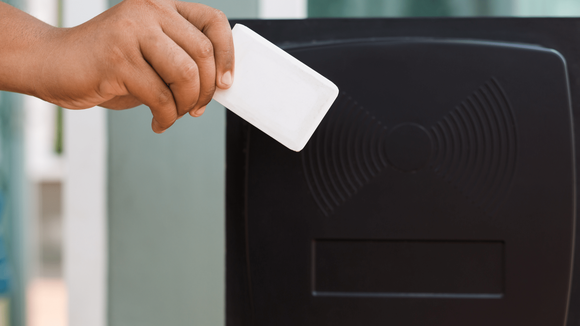 A Look at RFID Parking Systems and Alternative Options - Wayleadr